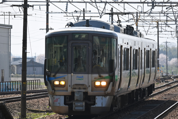 あいの風とやま鉄道521系電車 クモハ521-12 泊駅 (富山県) 鉄道フォト・写真 by hisa0920さん | レイルラボ(RailLab)