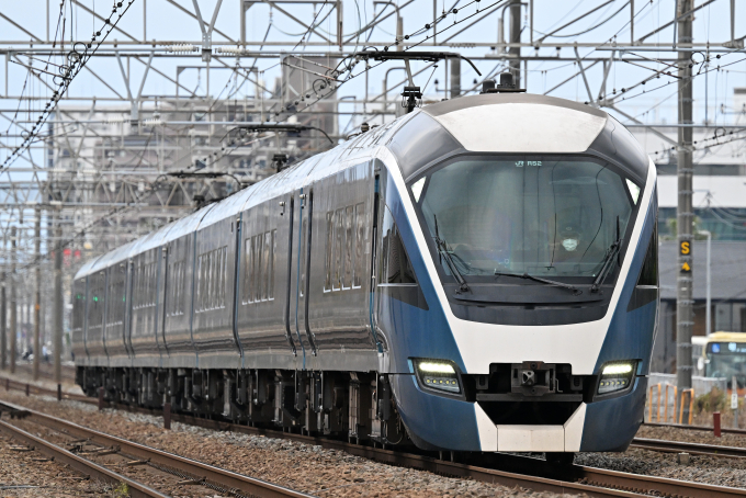 JR東日本E261系電車 藤沢駅 (JR) 鉄道フォト・写真 by しじみさん | レイルラボ(RailLab)