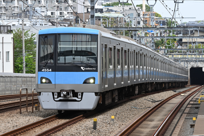 小田急電鉄 小田急4000形電車 4554 梅ヶ丘駅 鉄道フォト・写真 by しじみさん | レイルラボ(RailLab)
