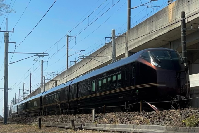 JR東日本E655系電車 和 クモロE654-101 黒磯駅 鉄道フォト・写真 by オランダ・ルクセンブルク王国さん | レイルラボ(RailLab)