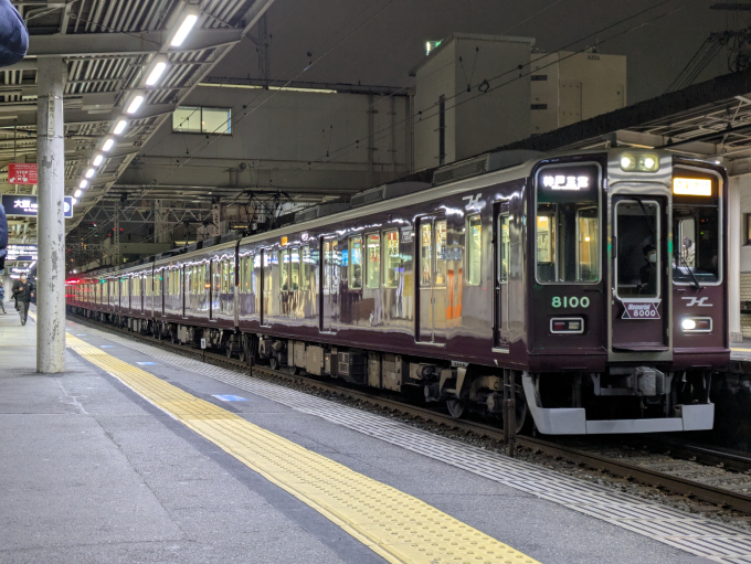 阪急電鉄 阪急8000系電車 8100 十三駅 鉄道フォト・写真 by GTOTaisakunさん | レイルラボ(RailLab)