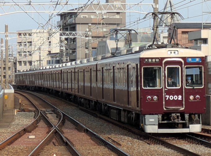 阪急電鉄 阪急7000系電車 7002 園田駅 鉄道フォト・写真 by GTOTaisakunさん | レイルラボ(RailLab)