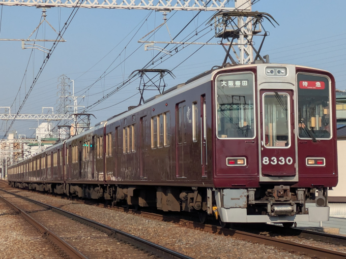 阪急電鉄 阪急8300系電車 8330 西京極駅 鉄道フォト・写真 by GTOTaisakunさん | レイルラボ(RailLab)