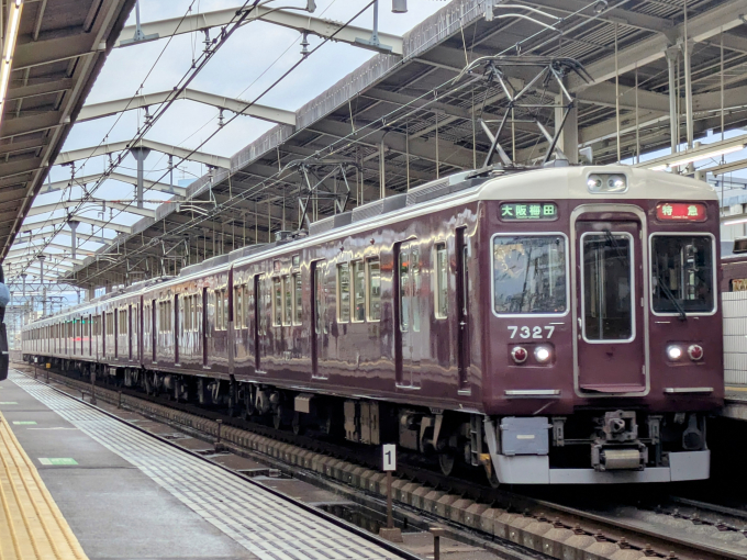 阪急電鉄 阪急7300系電車 7327 高槻市駅 鉄道フォト・写真 by GTOTaisakunさん | レイルラボ(RailLab)