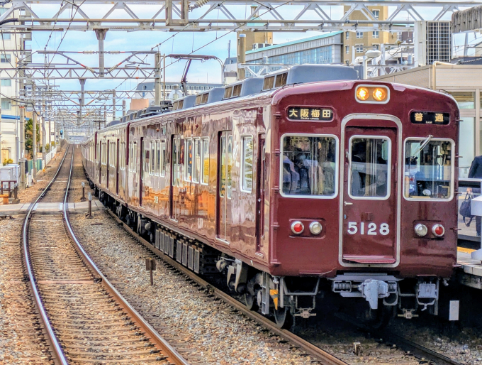 阪急電鉄 阪急5100系電車 5128 十三駅 鉄道フォト・写真 by GTOTaisakunさん | レイルラボ(RailLab)