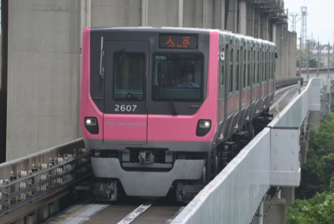 埼玉新都市交通2000系電車 2607 沼南駅 鉄道フォト・写真 by 埼民箱鉄さん | レイルラボ(RailLab)