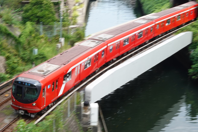 東京メトロ2000系電車 2032 御茶ノ水駅 (東京メトロ) 鉄道フォト・写真 by Nagaさん | レイルラボ(RailLab)