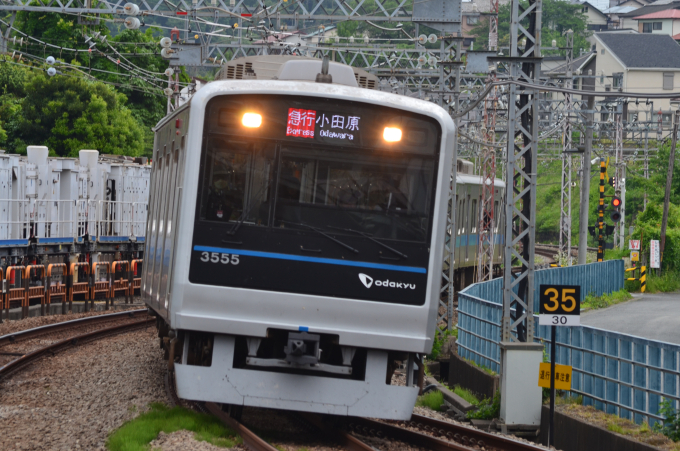 小田急電鉄 小田急3000形電車(2代) 3555 秦野駅 鉄道フォト・写真 by vivace115さん | レイルラボ(RailLab)