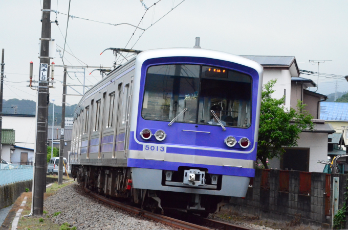 伊豆箱根鉄道5000系電車 5013 塚原駅 鉄道フォト・写真 by vivace115さん | レイルラボ(RailLab)
