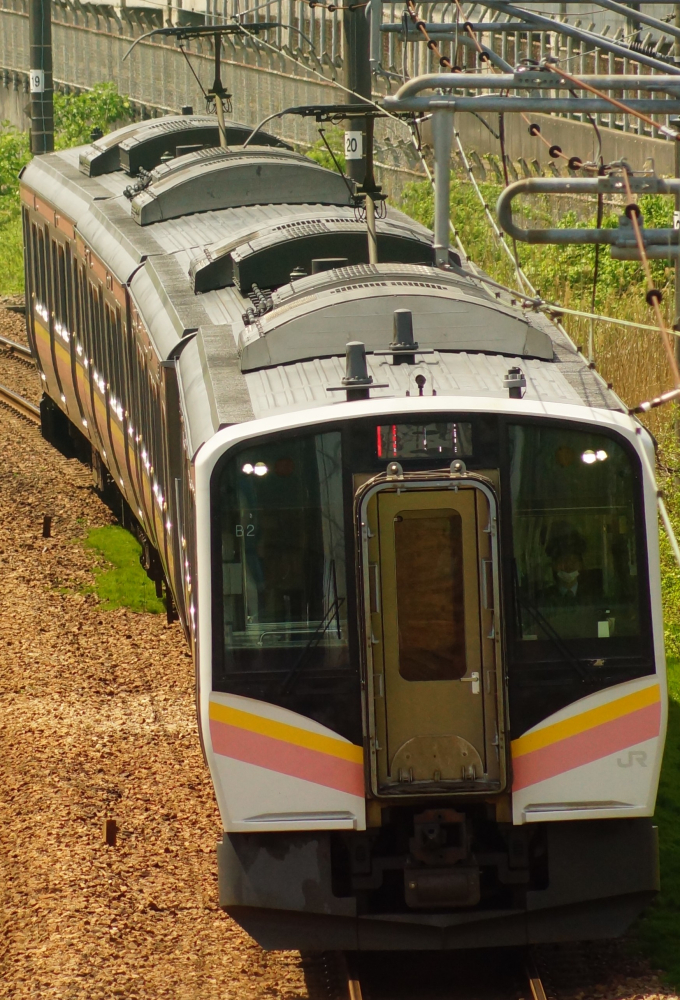 JR東日本E129系電車 クモハE129-2 北長岡駅 鉄道フォト・写真 by ほくみちさん | レイルラボ(RailLab)