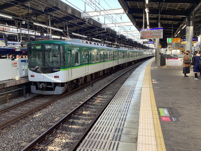京阪電鉄 京阪7200系電車 7203 枚方市駅 鉄道フォト・写真 by takumiさん | レイルラボ(RailLab)