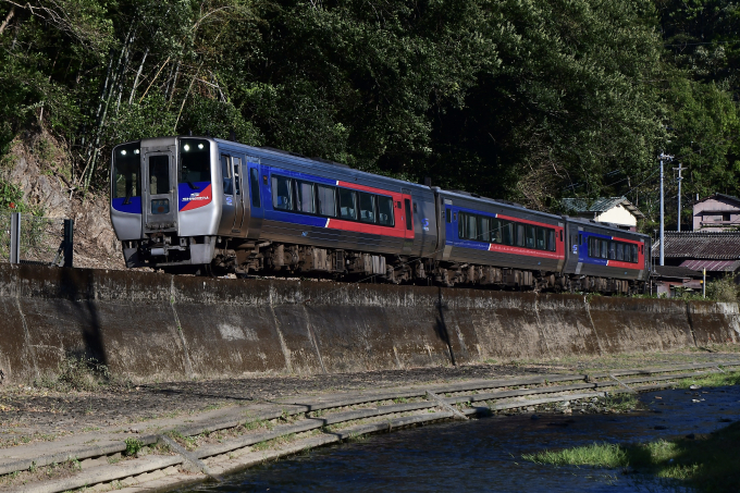 JR四国2000系気動車 宇和海 2427 八幡浜駅 鉄道フォト・写真 by N2000さん | レイルラボ(RailLab)