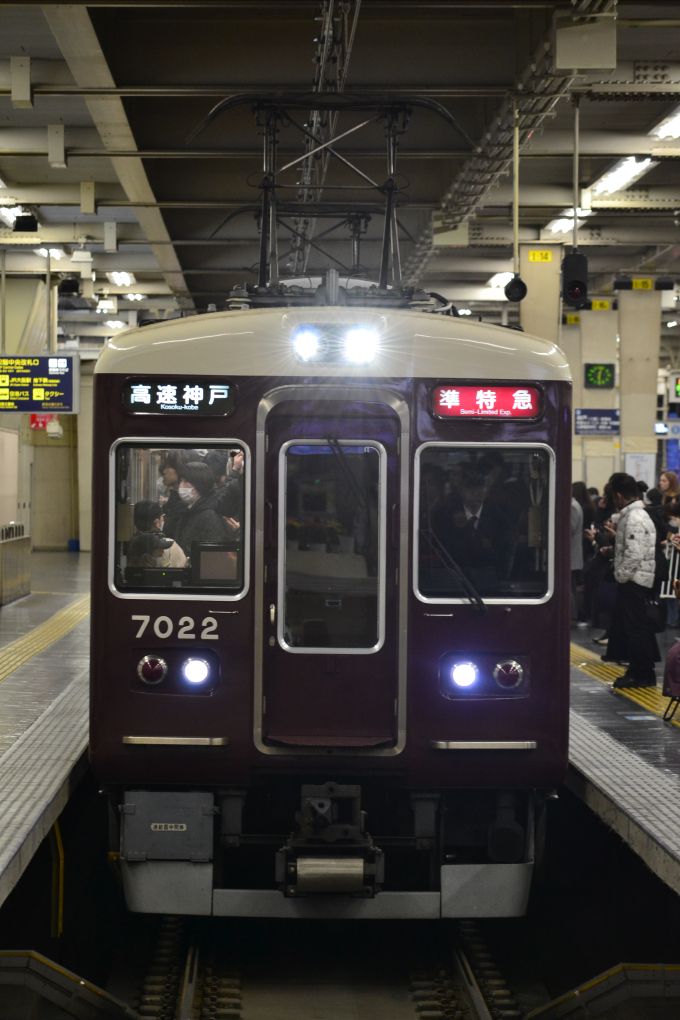 阪急電鉄 阪急7000系電車 7022 大阪梅田駅 (阪急) 鉄道フォト・写真 by 栗色さん | レイルラボ(RailLab)