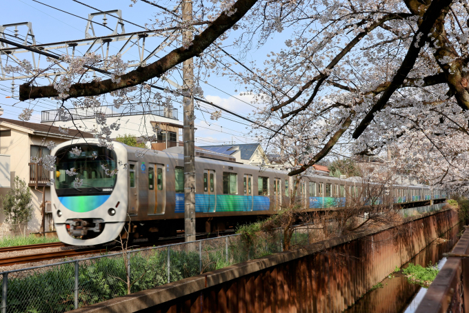 西武鉄道 西武30000系電車 38804 東伏見駅 鉄道フォト・写真 by レフカーボさん | レイルラボ(RailLab)