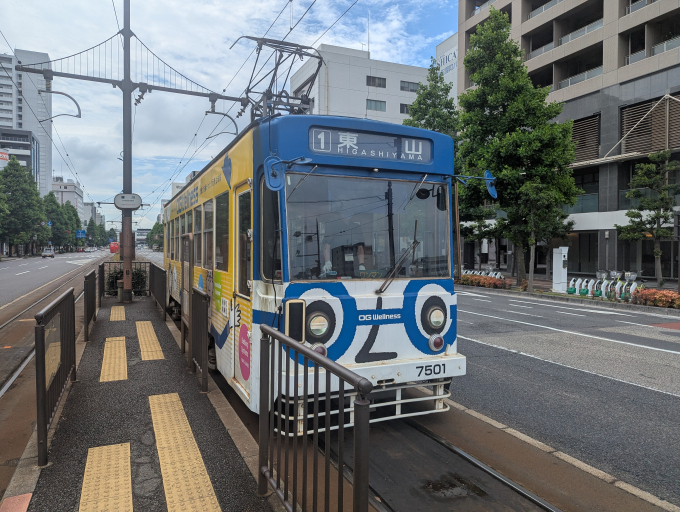 岡山電気軌道 7501 柳川停留場 鉄道フォト・写真 by spectriaさん | レイルラボ(RailLab)