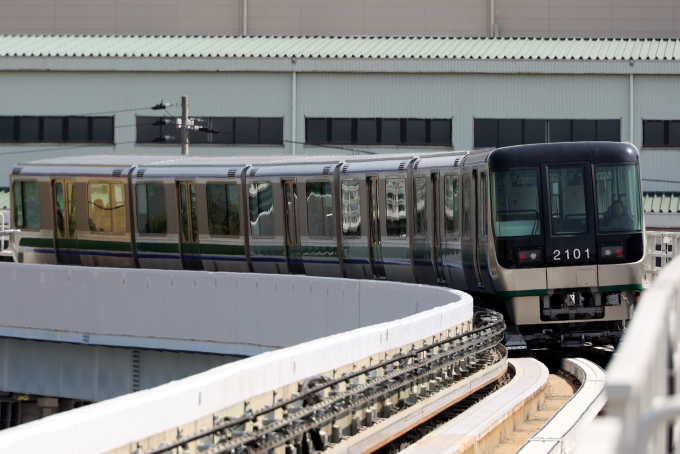 神戸新交通2000型電車 2101 南公園駅 鉄道フォト・写真 by norikadさん | レイルラボ(RailLab)