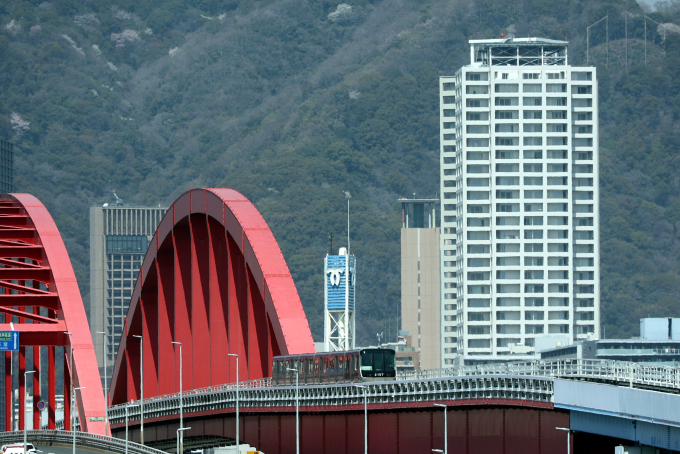 神戸新交通2000型電車 2107 中公園駅 鉄道フォト・写真 by norikadさん | レイルラボ(RailLab)
