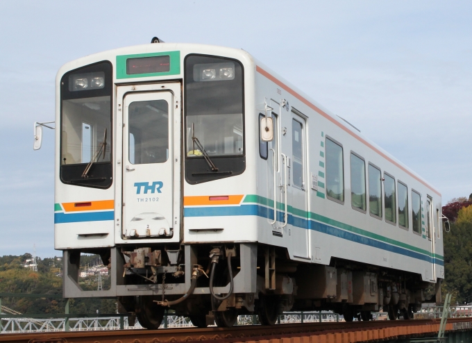 天竜浜名湖鉄道TH2000形気動車 TH2002 西鹿島駅 (天竜浜名湖鉄道) 鉄道フォト・写真 by JR東海211系0番台さん | レイルラボ(RailLab)