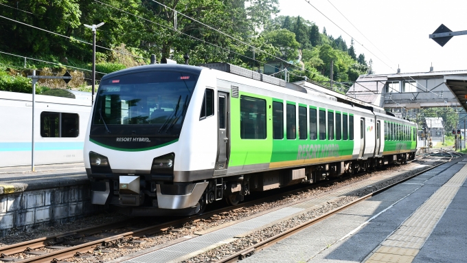 JR東日本HB-E300系気動車 リゾートビューふるさと HB-E301-2 南小谷駅 鉄道フォト・写真 by spockerさん | レイルラボ(RailLab)