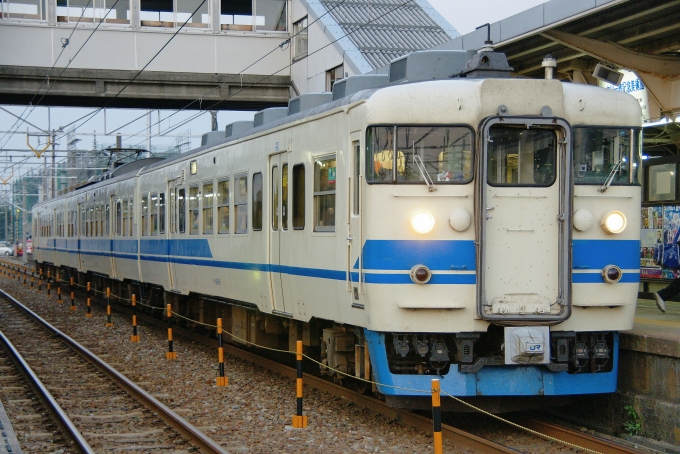 JR西日本 国鉄413系電車 クハ412-6 松任駅 鉄道フォト・写真 by ちゃぽんさん | レイルラボ(RailLab)