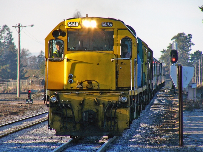 KiwiRail(ニュージーランド) New Zealand DF class DX5448 Ferniehurst Rail Station ...