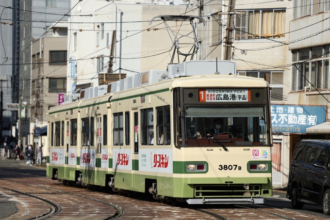 広島電鉄3800形電車 3807B 的場町停留場 鉄道フォト・写真 by REDさん | レイルラボ(RailLab)