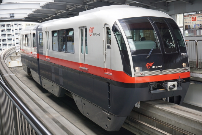 沖縄都市モノレール1000形電車 1107 おもろまち駅 鉄道フォト・写真 by トレインさん | レイルラボ(RailLab)