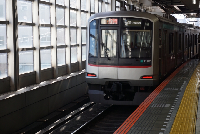 東急電鉄 東急5000系電車 5107 北千住駅 (東武) 鉄道フォト・写真 by トレインさん | レイルラボ(RailLab)