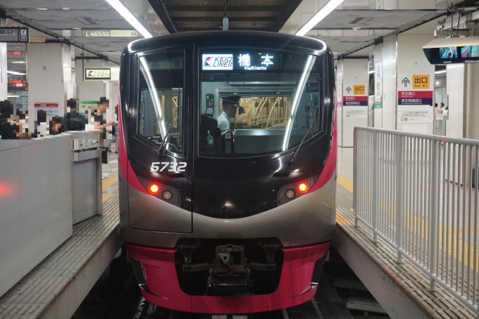京王電鉄 京王5000系電車(2代) 京王ライナー 5732 新宿駅 (京王) 鉄道フォト・写真 by トレインさん | レイルラボ(RailLab)