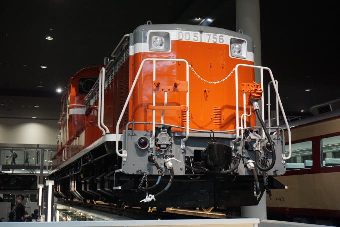 国鉄DD51形ディーゼル機関車 DD51-756 梅小路京都西駅 鉄道フォト・写真 by トレインさん | レイルラボ(RailLab)