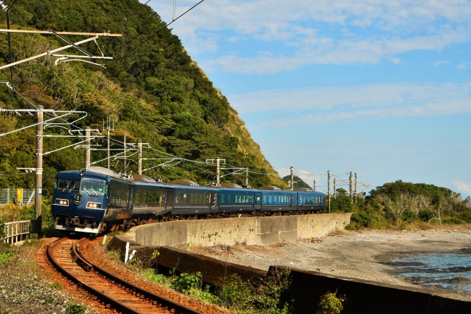 JR西日本 国鉄117系電車 WEST EXPRESS 銀河 クロ116-7016 紀伊田原駅 鉄道フォト・写真 by papaさん | レイルラボ(RailLab)