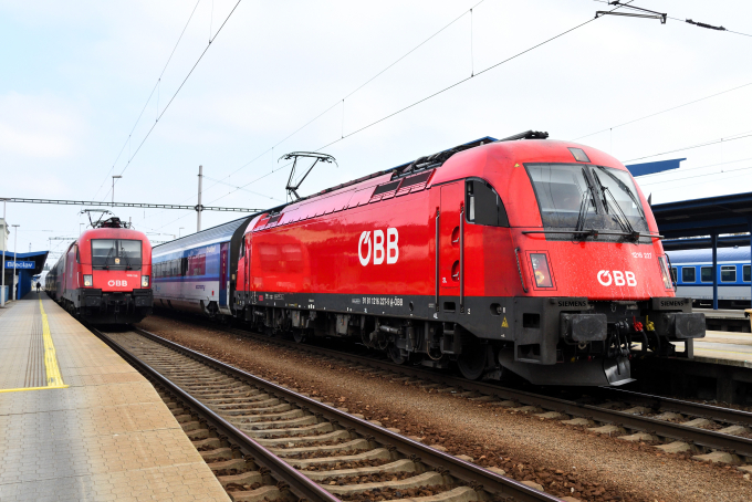 オーストリア連邦鉄道(OBB) 1216型電気機関車（ÖBB Rh 1216） Vindobona 1216 227-9 ブルジェツラフ ...