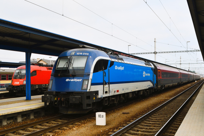 オーストリア連邦鉄道(OBB) 1216型電気機関車（Lokomotiva ÖBB 1216） Vindobona 1216 250 ブルジェ ...