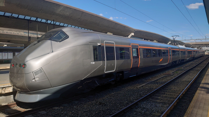フリートーゲ（Flytoget） NSB Class 71 71101 オスロ中央駅 （Oslo Sentralstasjon） 鉄道フォト ...