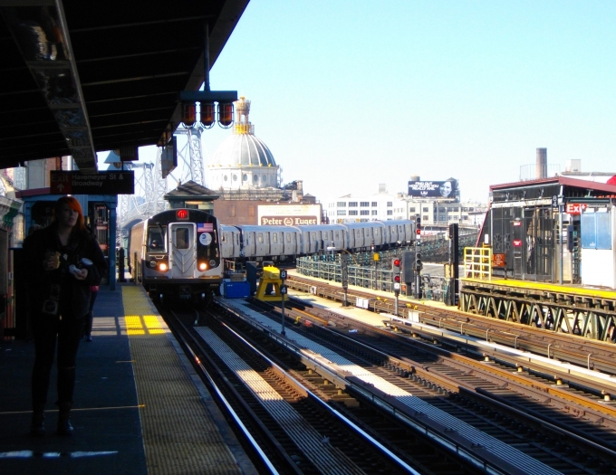 ニューヨーク市地下鉄（New York City Subway / MTA） R160型電車（R160A） マーシー・アヴェニュー駅 ...