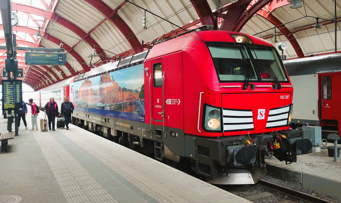 スウェーデン鉄道(SJ) BR193 スネルトーゲット（Snälltåget） 193-287 Malmo C 鉄道フォト・写真 by ...