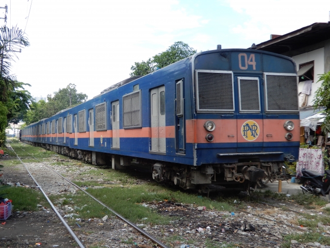 フィリピン国有鉄道（Philippine National Railways ,PNR） 元国鉄203系電車 トゥトゥバン（Tutuban）駅 ...