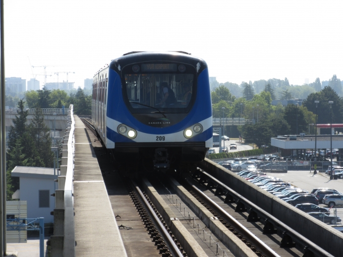 バンクーバー・スカイトレイン（英: SkyTrain） Hyundai Rotem EMU 209 YVRエアポート 鉄道フォト・写真 by ...