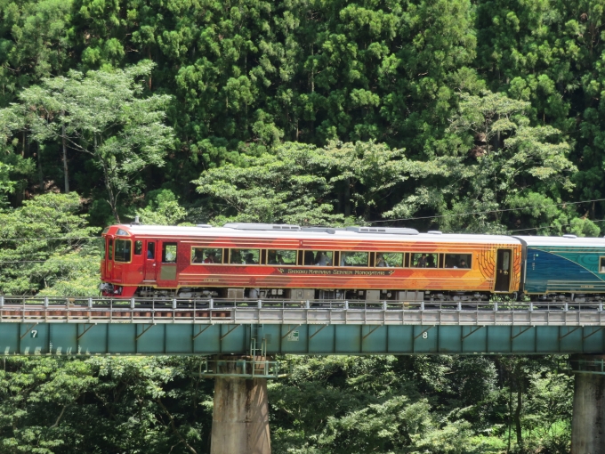 JR四国 国鉄キハ185系気動車 四国まんなか千年ものがたり キロ185-1003 小歩危駅 鉄道フォト・写真 by kinokuniさん | レイルラボ(RailLab)