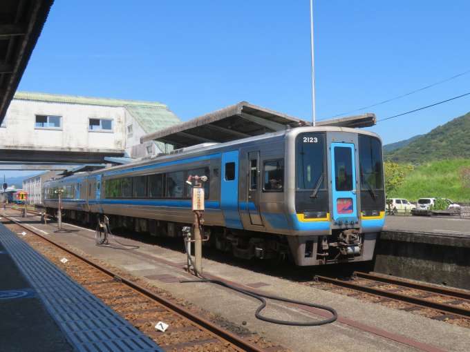 JR四国2000系気動車 あしずり 2123 中村駅 鉄道フォト・写真 by kinokuniさん | レイルラボ(RailLab)