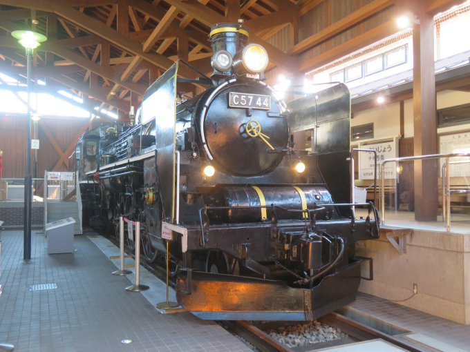 国鉄C57形蒸気機関車 C57 44 伊予西条駅 鉄道フォト・写真 by kinokuniさん | レイルラボ(RailLab)