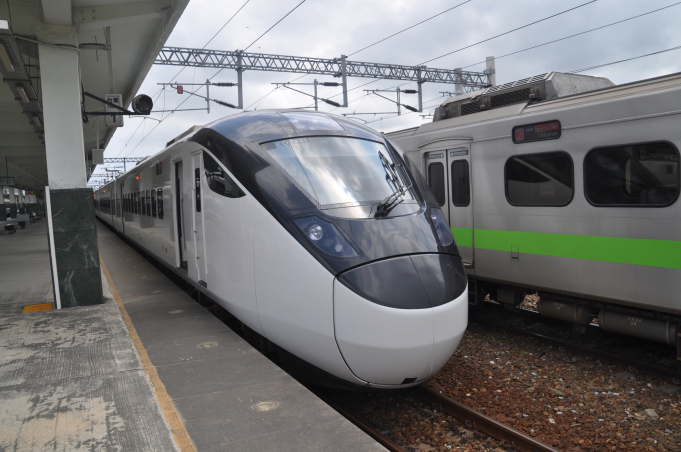 国営台湾鉄路 EMU3000型電車 自強号 45ED3441 台東駅 鉄道フォト・写真 by koreanrailfanさん | レイルラボ ...