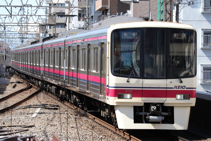 京王電鉄 京王8000系電車 8732 笹塚駅 鉄道フォト・写真 by masakiさん | レイルラボ(RailLab)