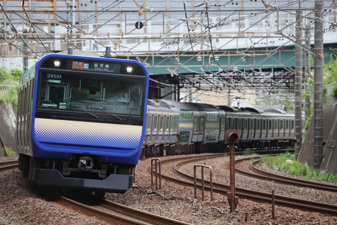 JR東日本E235系電車 クハE234-1122 稲毛駅 鉄道フォト・写真 by masakiさん | レイルラボ(RailLab)
