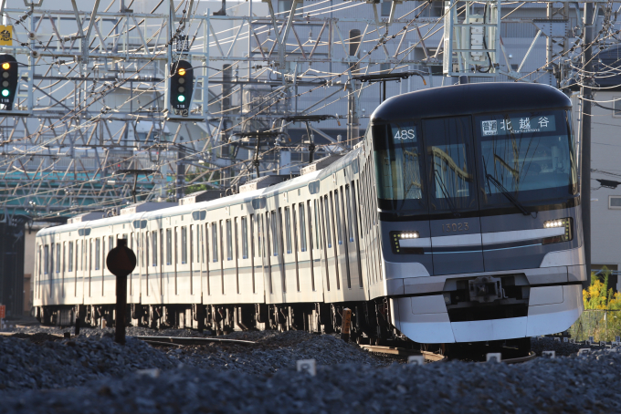 東京メトロ13000系電車 13023 西新井駅 鉄道フォト・写真 by masakiさん | レイルラボ(RailLab)