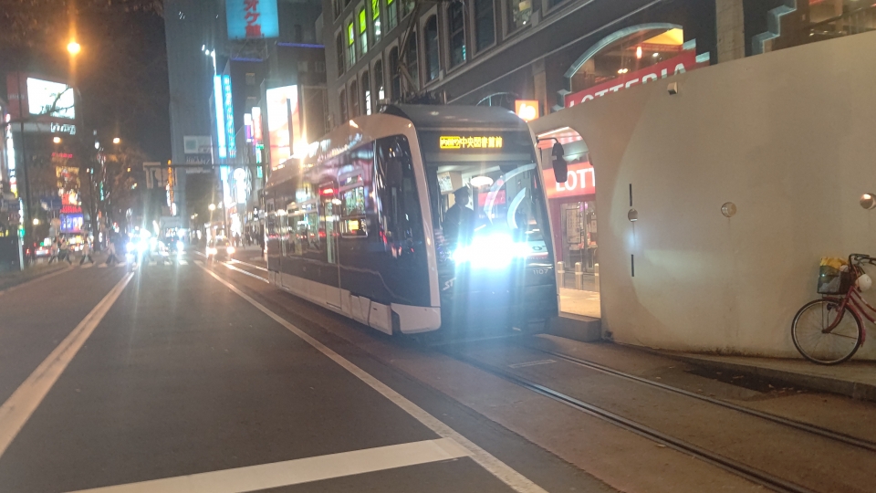 札幌市交通局1100形電車 1107 狸小路停留場 鉄道フォト・写真(拡大) by 北の愛虎さん | レイルラボ(RailLab)