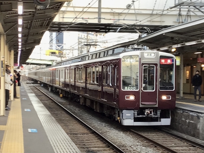 阪急電鉄 阪急8200系電車 8200 十三駅 鉄道フォト・写真 by むこそ@ダイレクトメッセージお断りさん | レイルラボ(RailLab)