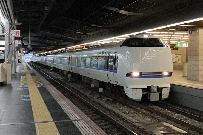 JR西日本 683系電車 クロ683-4512 大阪駅 鉄道フォト・写真 by てばどめさん | レイルラボ(RailLab)