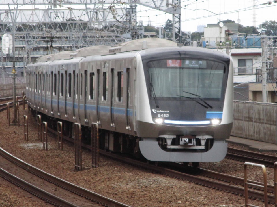 小田急電鉄 小田急5000形電車(2代) 5452 狛江駅 鉄道フォト・写真(拡大) by 総武本線沿線鉄道CHさん | レイルラボ(RailLab)