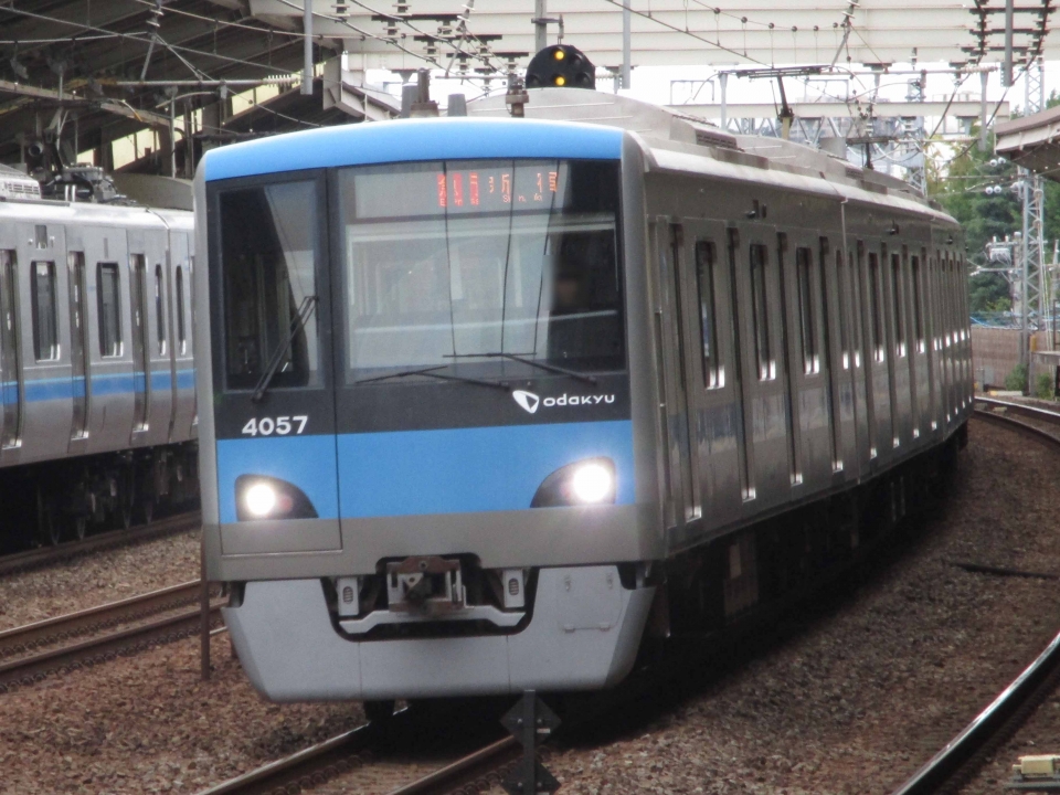 小田急電鉄 小田急4000形電車 4057 狛江駅 鉄道フォト・写真(拡大) by 総武本線沿線鉄道CHさん | レイルラボ(RailLab)